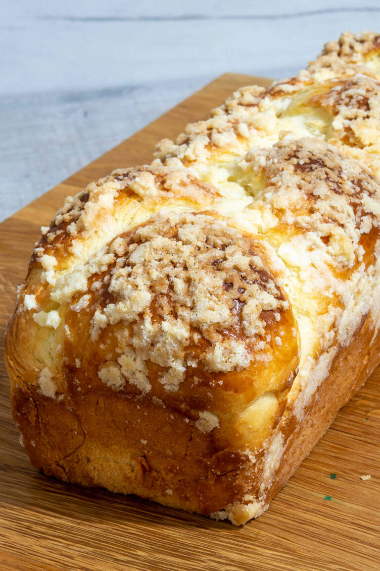 Chałka drożdżowa z kruszonką z foremki - Kuchnia Magdy